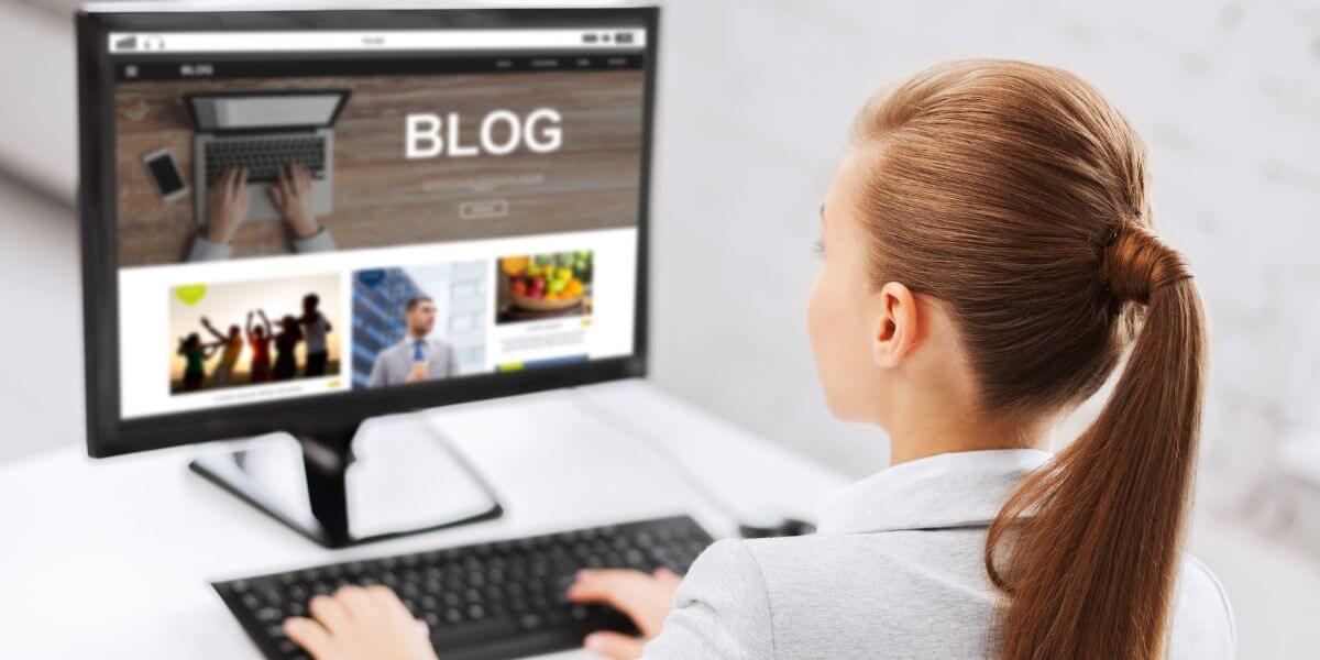 Blog Vs YouTube: The Ultimate Guide For Creators (2025)